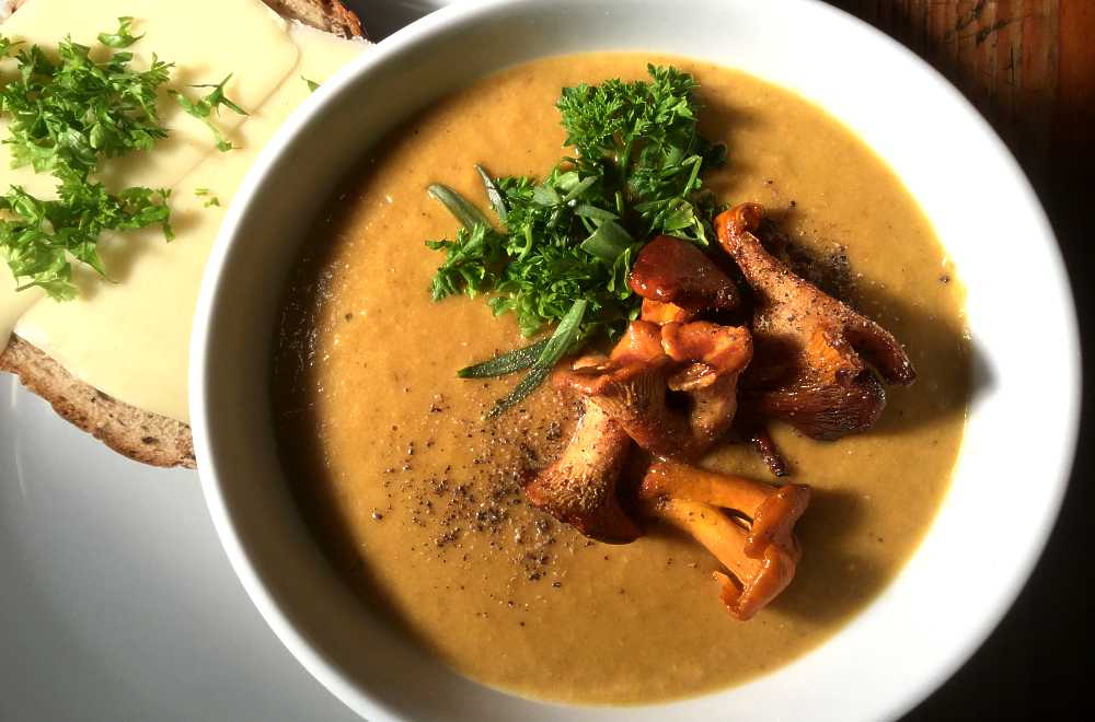 Kantarellikeitto: Kraftig, finsk kantarellsuppe – Verdensmat